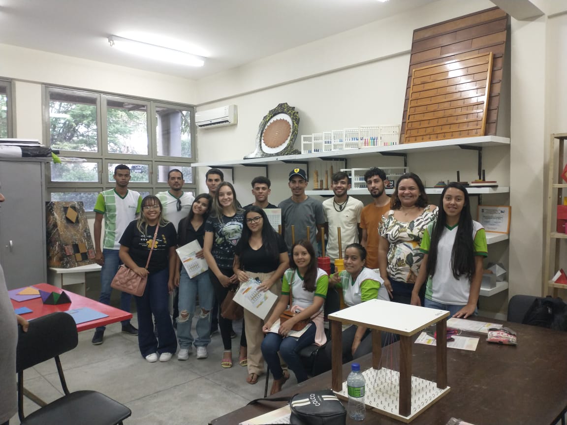 Visitas e exposições no LAPEM